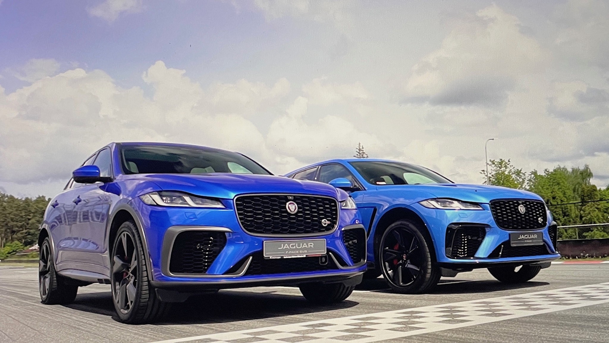 TV AUTO ZIŅAS TESTĒ: Jaguar SVR. 500 zirgspēku “ballīte” Biķerniekos ...